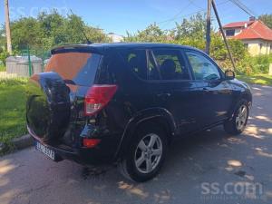 Melns Toyota RAV4 2009 Rīga, ar dzinēja tilpumu 2.20 L un nobraukumu 301 tūkst. km par 3500 €, foto  vietnē AUTOMOTO.COM.LV