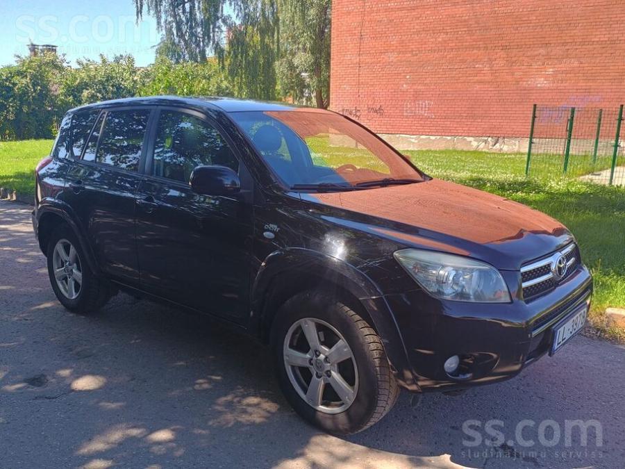 Melns Toyota RAV4 2009 Rīga, ar dzinēja tilpumu 2.20 L un nobraukumu 301 tūkst. km par 3500 €, foto 3 vietnē AUTOMOTO.COM.LV