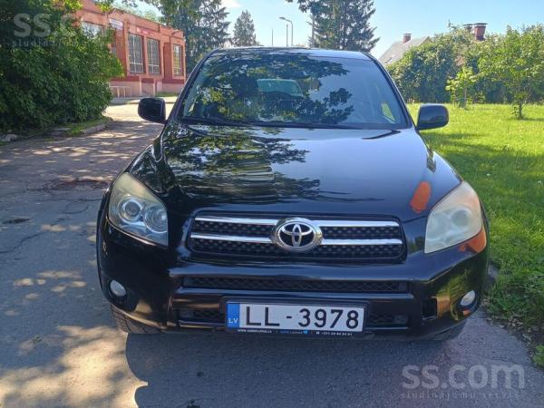 Black Toyota RAV4 2009 in Riga, with an engine capacity of 2.20 L and mileage of 301 thousand km for 3500 €, photo 3 on AUTOMOTO.COM.LV
