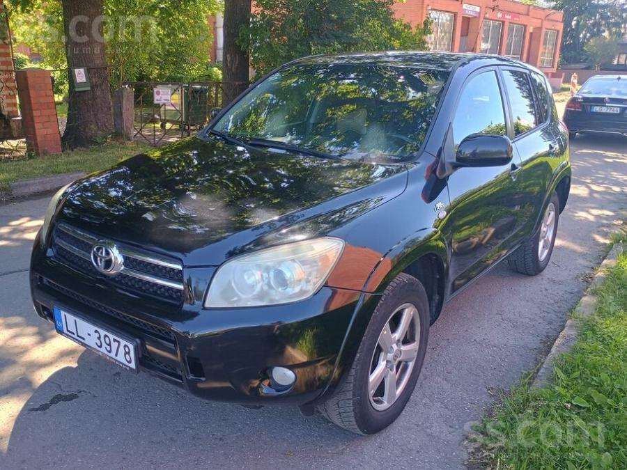Melns Toyota RAV4 2009 Rīga, ar dzinēja tilpumu 2.20 L un nobraukumu 301 tūkst. km par 3500 €, foto 5 vietnē AUTOMOTO.COM.LV