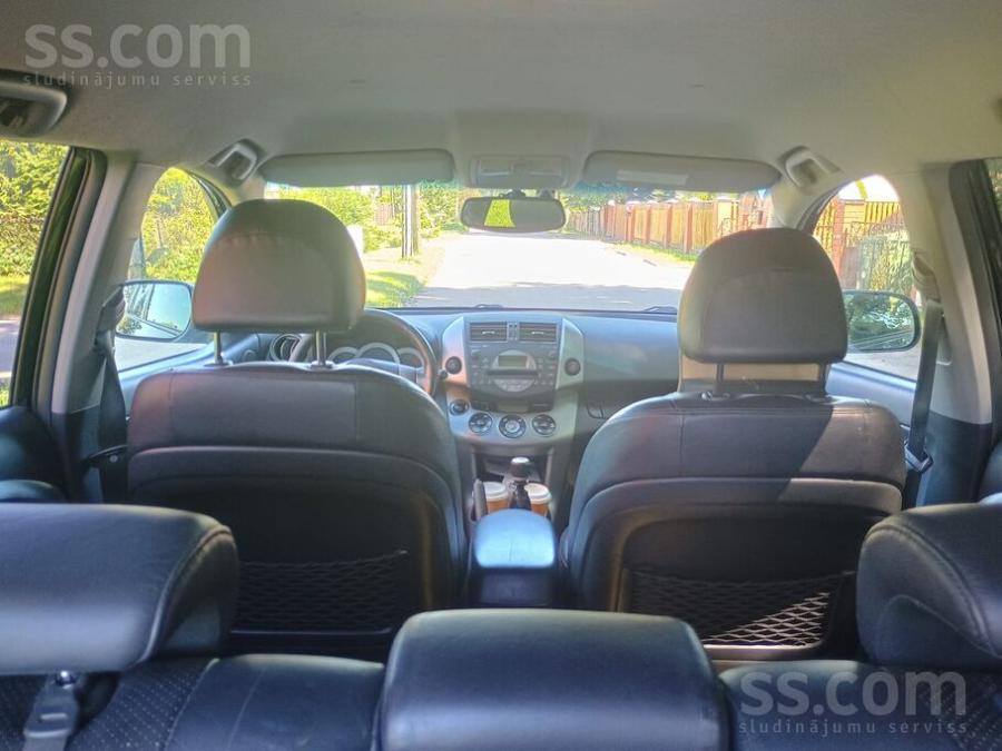 Melns Toyota RAV4 2009 Rīga, ar dzinēja tilpumu 2.20 L un nobraukumu 301 tūkst. km par 3500 €, foto 8 vietnē AUTOMOTO.COM.LV