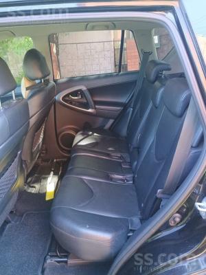 Melns Toyota RAV4 2009 Rīga, ar dzinēja tilpumu 2.20 L un nobraukumu 301 tūkst. km par 3500 €, foto 10 vietnē AUTOMOTO.COM.LV