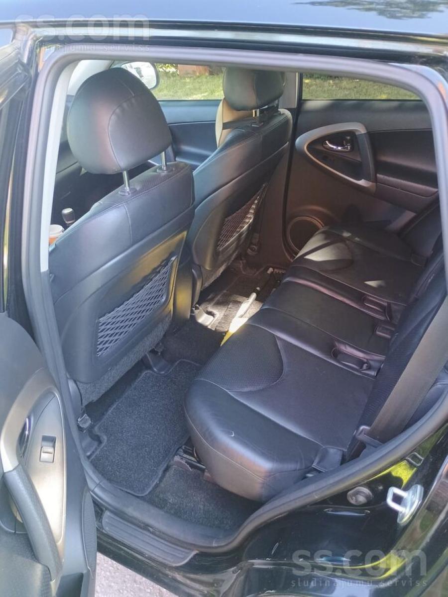 Melns Toyota RAV4 2009 Rīga, ar dzinēja tilpumu 2.20 L un nobraukumu 301 tūkst. km par 3500 €, foto 11 vietnē AUTOMOTO.COM.LV