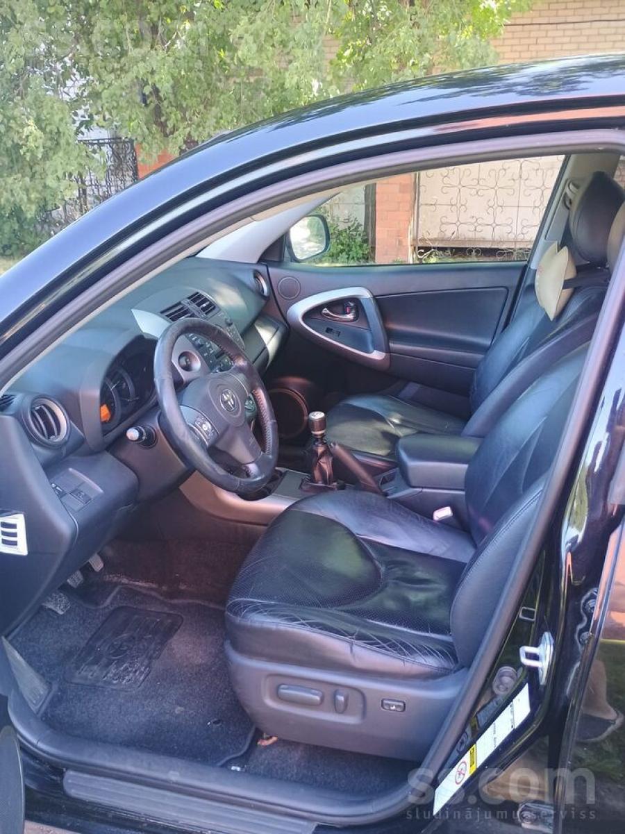 Melns Toyota RAV4 2009 Rīga, ar dzinēja tilpumu 2.20 L un nobraukumu 301 tūkst. km par 3500 €, foto 12 vietnē AUTOMOTO.COM.LV
