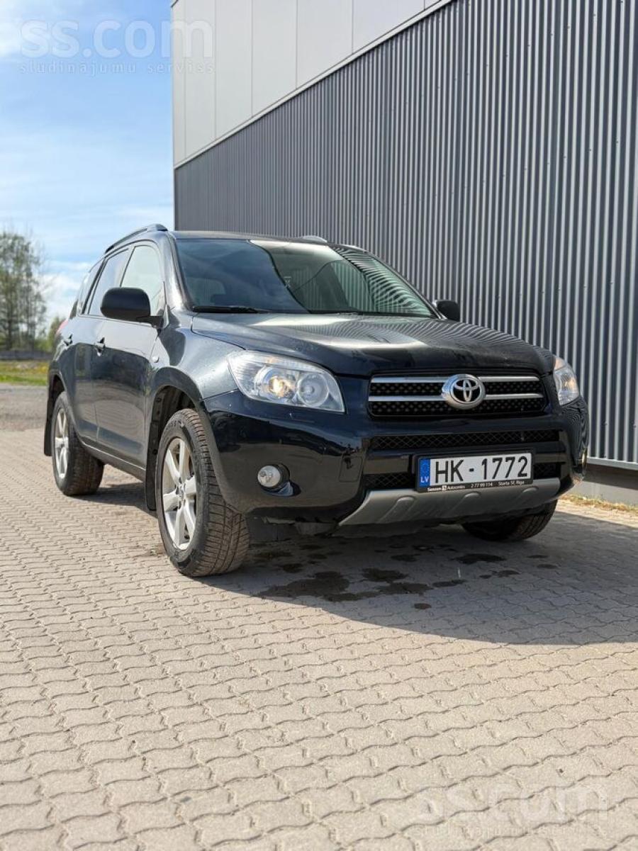 Black Toyota RAV4 2009 in Riga, with an engine capacity of 2.00 L and mileage of 425 thousand km for 5100 €, photo 1 on AUTOMOTO.COM.LV