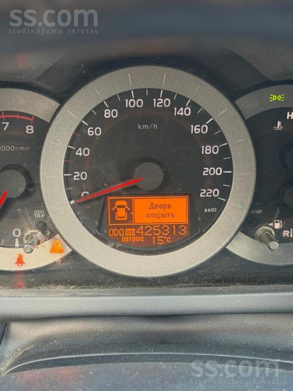 Melns Toyota RAV4 2009 Rīga, ar dzinēja tilpumu 2.00 L un nobraukumu 425 tūkst. km par 5100 €, foto 6 vietnē AUTOMOTO.COM.LV