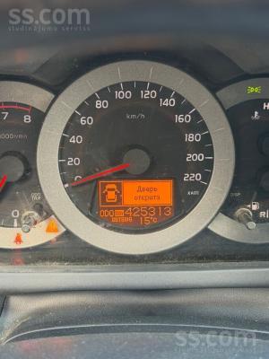 Black Toyota RAV4 2009 in Riga, with an engine capacity of 2.00 L and mileage of 425 thousand km for 5100 €, photo 7 on AUTOMOTO.COM.LV