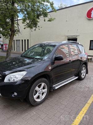 Melns Toyota RAV4 2009 Rīga, ar dzinēja tilpumu 2.20 L un nobraukumu 198 tūkst. km par 6750 €, foto 4 vietnē AUTOMOTO.COM.LV