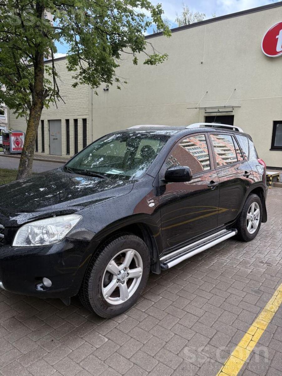 Melns Toyota RAV4 2009 Rīga, ar dzinēja tilpumu 2.20 L un nobraukumu 198 tūkst. km par 6750 €, foto 4 vietnē AUTOMOTO.COM.LV