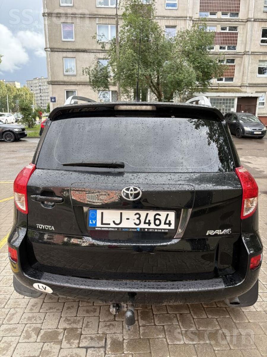 Melns Toyota RAV4 2009 Rīga, ar dzinēja tilpumu 2.20 L un nobraukumu 198 tūkst. km par 6750 €, foto 5 vietnē AUTOMOTO.COM.LV