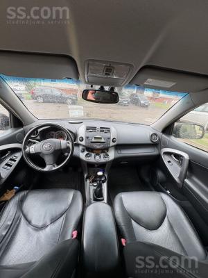 Melns Toyota RAV4 2009 Rīga, ar dzinēja tilpumu 2.20 L un nobraukumu 198 tūkst. km par 6750 €, foto 6 vietnē AUTOMOTO.COM.LV