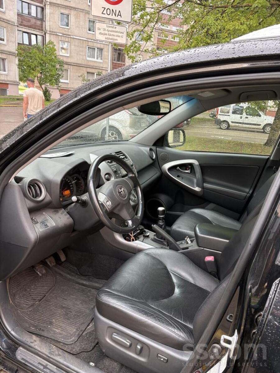 Melns Toyota RAV4 2009 Rīga, ar dzinēja tilpumu 2.20 L un nobraukumu 198 tūkst. km par 6750 €, foto 7 vietnē AUTOMOTO.COM.LV