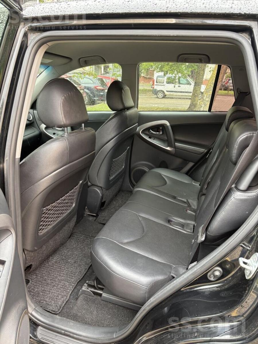Melns Toyota RAV4 2009 Rīga, ar dzinēja tilpumu 2.20 L un nobraukumu 198 tūkst. km par 6750 €, foto 8 vietnē AUTOMOTO.COM.LV