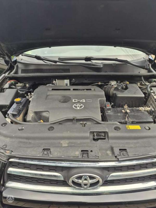 Black Toyota RAV4 2009 in Plunge, with an engine capacity of 2.23 L and mileage of 292 thousand km for 6400 €, photo 6 on AUTOMOTO.COM.LV