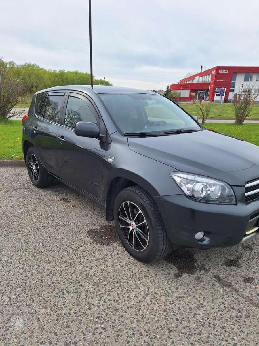 Black Toyota RAV4 2009 in Klaipeda, with an engine capacity of 2.20 L and mileage of 154 thousand km for 4500 €, photo 5 on AUTOMOTO.COM.LV