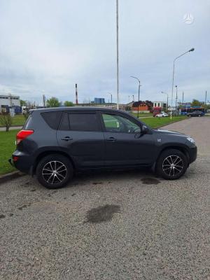 Black Toyota RAV4 2009 in Klaipeda, with an engine capacity of 2.20 L and mileage of 154 thousand km for 4500 €, photo 6 on AUTOMOTO.COM.LV