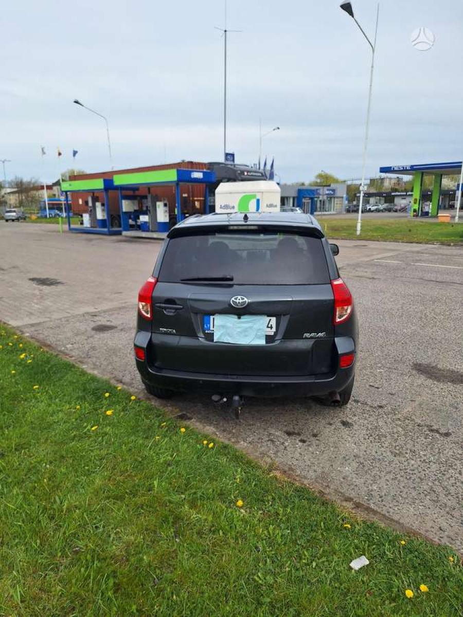 Black Toyota RAV4 2009 in Klaipeda, with an engine capacity of 2.20 L and mileage of 154 thousand km for 4500 €, photo 7 on AUTOMOTO.COM.LV