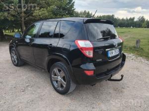 Melns Toyota RAV4 2009 Rīga, ar dzinēja tilpumu 2.20 L un nobraukumu 287 tūkst. km par 5500 €, foto 3 vietnē AUTOMOTO.COM.LV