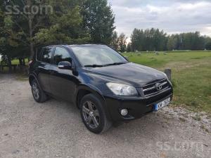 Melns Toyota RAV4 2009 Rīga, ar dzinēja tilpumu 2.20 L un nobraukumu 287 tūkst. km par 5500 €, foto 4 vietnē AUTOMOTO.COM.LV