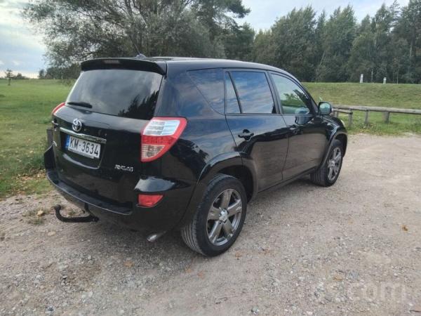 Black Toyota RAV4 2009 in Riga, with an engine capacity of 2.20 L and mileage of 287 thousand km for 5500 €, photo 5 on AUTOMOTO.COM.LV