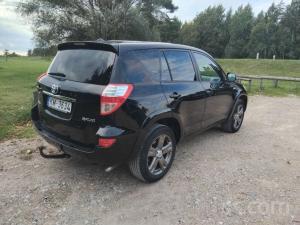 Melns Toyota RAV4 2009 Rīga, ar dzinēja tilpumu 2.20 L un nobraukumu 287 tūkst. km par 5500 €, foto 5 vietnē AUTOMOTO.COM.LV