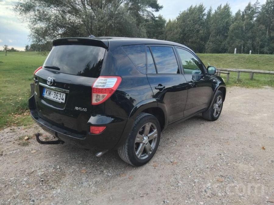 Melns Toyota RAV4 2009 Rīga, ar dzinēja tilpumu 2.20 L un nobraukumu 287 tūkst. km par 5500 €, foto 5 vietnē AUTOMOTO.COM.LV
