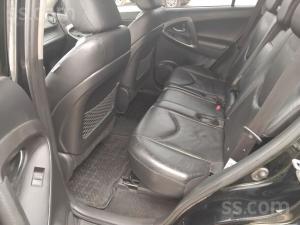 Melns Toyota RAV4 2009 Rīga, ar dzinēja tilpumu 2.20 L un nobraukumu 287 tūkst. km par 5500 €, foto 7 vietnē AUTOMOTO.COM.LV