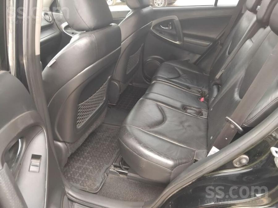 Melns Toyota RAV4 2009 Rīga, ar dzinēja tilpumu 2.20 L un nobraukumu 287 tūkst. km par 5500 €, foto 7 vietnē AUTOMOTO.COM.LV