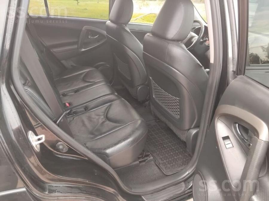 Melns Toyota RAV4 2009 Rīga, ar dzinēja tilpumu 2.20 L un nobraukumu 287 tūkst. km par 5500 €, foto 9 vietnē AUTOMOTO.COM.LV