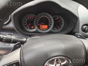 Melns Toyota RAV4 2009 Rīga, ar dzinēja tilpumu 2.20 L un nobraukumu 287 tūkst. km par 5500 €, foto 14 vietnē AUTOMOTO.COM.LV