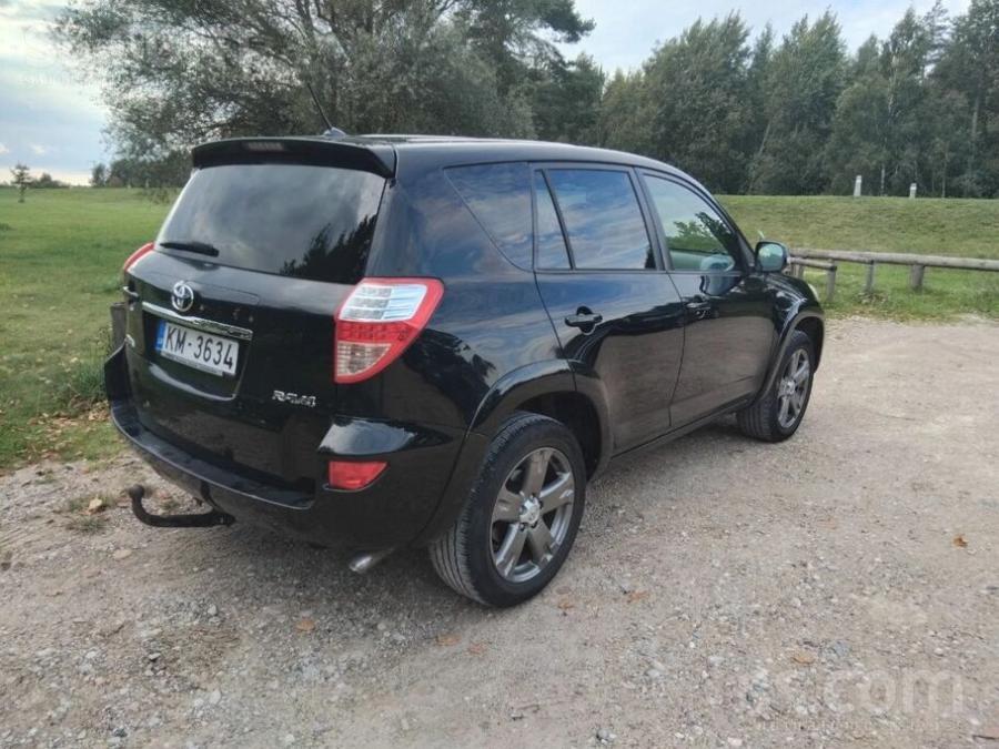 Melns Toyota RAV4 2009 Rīga, ar dzinēja tilpumu 2.20 L un nobraukumu 287 tūkst. km par 5500 €, foto 5 vietnē AUTOMOTO.COM.LV
