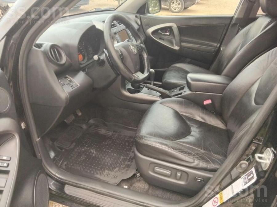Melns Toyota RAV4 2009 Rīga, ar dzinēja tilpumu 2.20 L un nobraukumu 287 tūkst. km par 5500 €, foto 6 vietnē AUTOMOTO.COM.LV