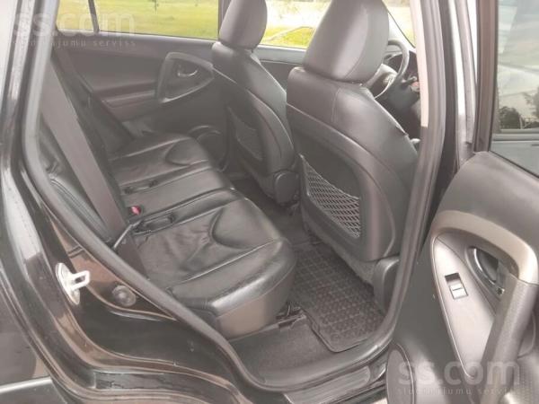 Black Toyota RAV4 2009 in Riga, with an engine capacity of 2.20 L and mileage of 287 thousand km for 5500 €, photo 9 on AUTOMOTO.COM.LV