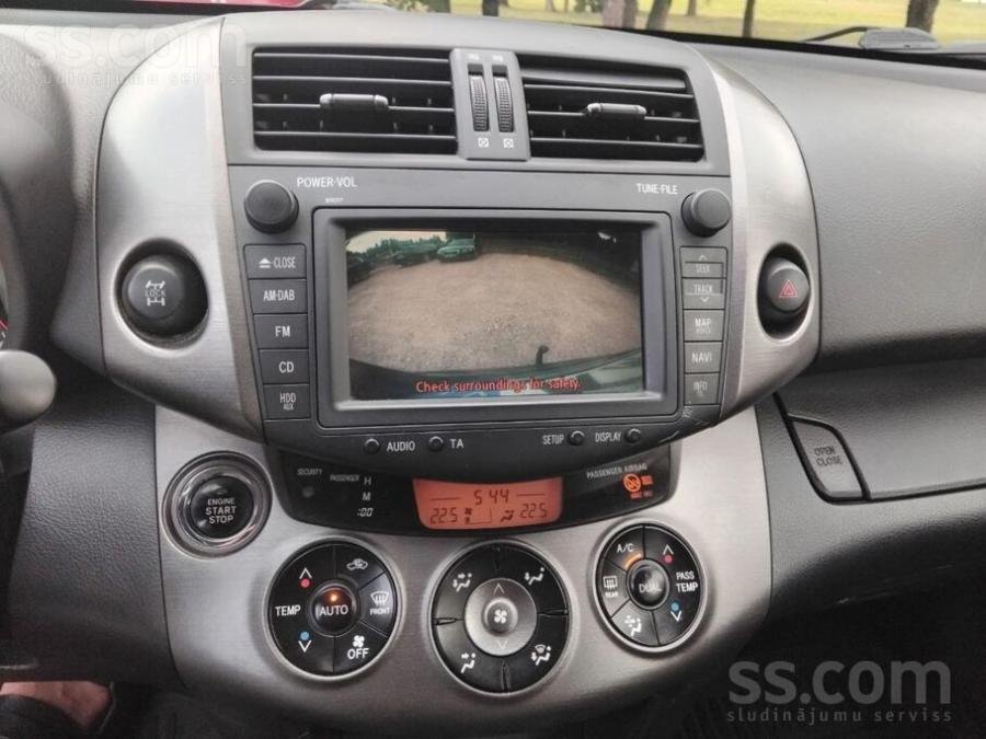 Melns Toyota RAV4 2009 Rīga, ar dzinēja tilpumu 2.20 L un nobraukumu 287 tūkst. km par 5500 €, foto 10 vietnē AUTOMOTO.COM.LV