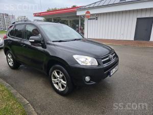 Melns Toyota RAV4 2009 Rīga, ar dzinēja tilpumu 2.00 L un nobraukumu 254 tūkst. km par 5400 €, foto  vietnē AUTOMOTO.COM.LV