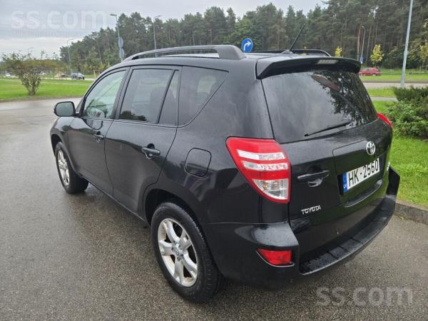Melns Toyota RAV4 2009 Rīga, ar dzinēja tilpumu 2.00 L un nobraukumu 254 tūkst. km par 5400 €, foto 4 vietnē AUTOMOTO.COM.LV