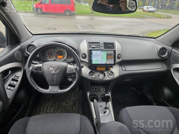 Melns Toyota RAV4 2009 Rīga, ar dzinēja tilpumu 2.00 L un nobraukumu 254 tūkst. km par 5400 €, foto 6 vietnē AUTOMOTO.COM.LV