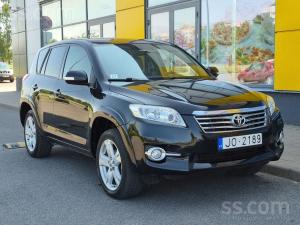 Melns Toyota RAV4 2010 Rīga, ar dzinēja tilpumu 2.20 L un nobraukumu 0 tūkst. km par 15700 €, foto 1 vietnē AUTOMOTO.COM.LV