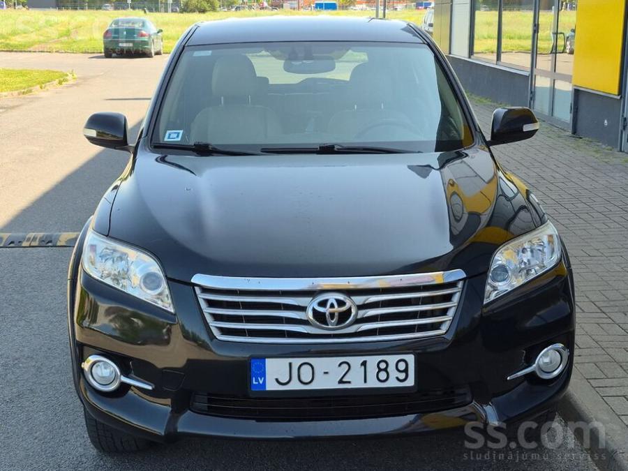 Melns Toyota RAV4 2010 Rīga, ar dzinēja tilpumu 2.20 L un nobraukumu 0 tūkst. km par 15700 €, foto 3 vietnē AUTOMOTO.COM.LV