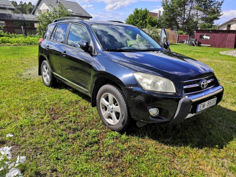 Black Toyota RAV4 2010 in Riga, with an engine capacity of 2.00 L and mileage of 98 thousand km for 7800 €, photo 1 on AUTOMOTO.COM.LV