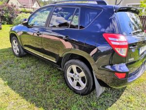 Black Toyota RAV4 2010 in Riga, with an engine capacity of 2.00 L and mileage of 98 thousand km for 7800 €, photo 3 on AUTOMOTO.COM.LV