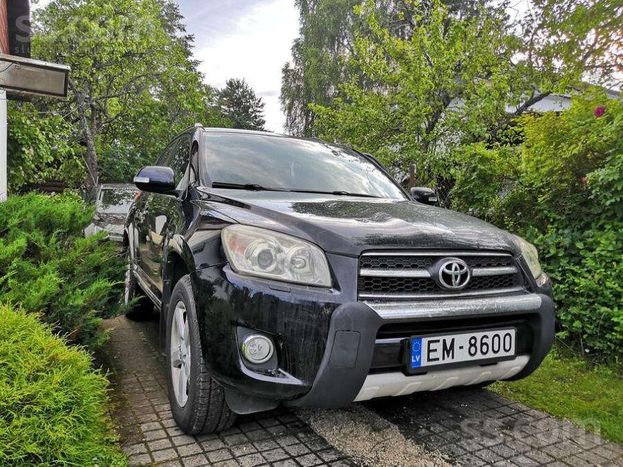 Black Toyota RAV4 2010 in Riga, with an engine capacity of 2.00 L and mileage of 98 thousand km for 7800 €, photo 6 on AUTOMOTO.COM.LV
