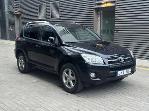Black Toyota RAV4 2010 in Vilnius, with an engine capacity of 2.23 L and mileage of 291 thousand km for 5300 €, photo 2 on AUTOMOTO.COM.LV