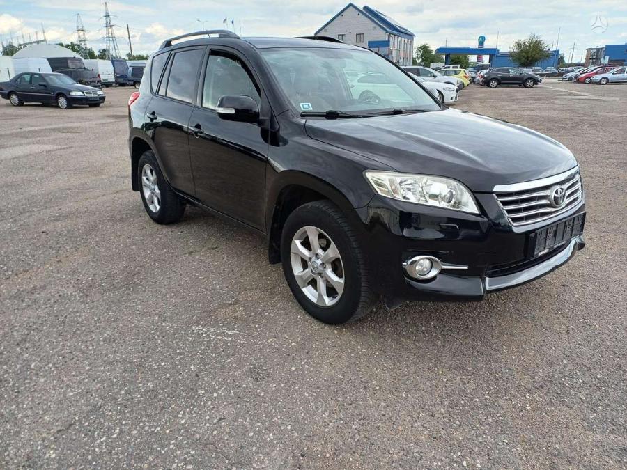 Melns Toyota RAV4 2010 Marijampole, ar dzinēja tilpumu 2.00 L un nobraukumu 226 tūkst. km par 7100 €, foto 1 vietnē AUTOMOTO.COM.LV