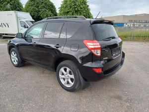 Melns Toyota RAV4 2010 Marijampole, ar dzinēja tilpumu 2.00 L un nobraukumu 226 tūkst. km par 7100 €, foto 2 vietnē AUTOMOTO.COM.LV