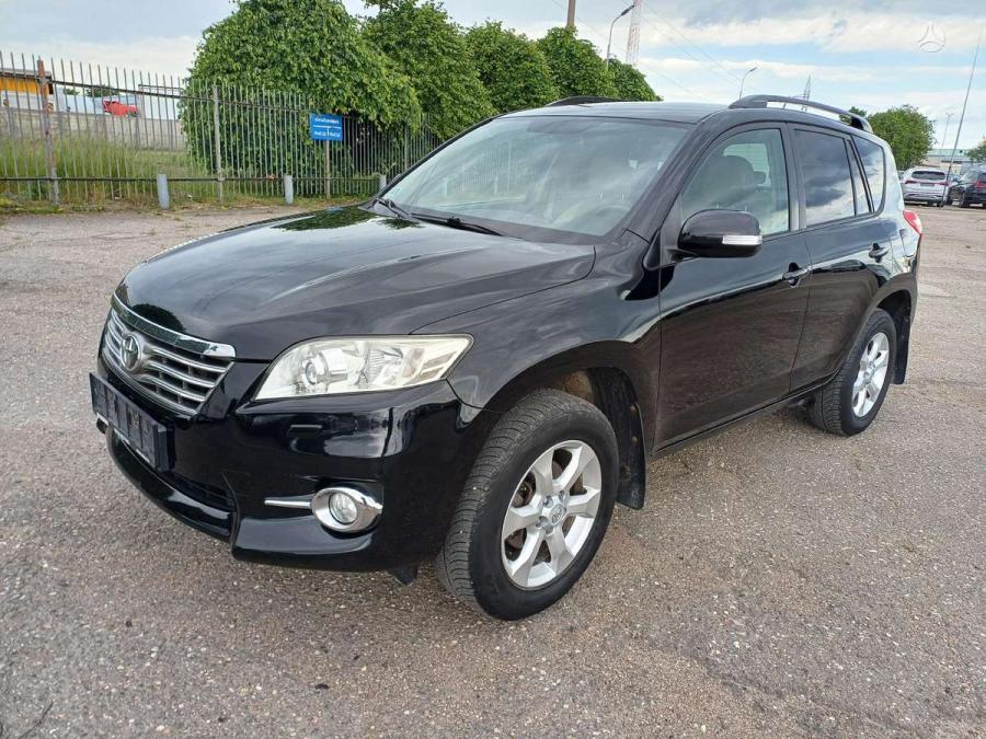 Melns Toyota RAV4 2010 Marijampole, ar dzinēja tilpumu 2.00 L un nobraukumu 226 tūkst. km par 7100 €, foto 4 vietnē AUTOMOTO.COM.LV