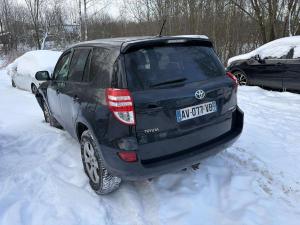 Black Toyota RAV4 2010 in Vilnius, with an engine capacity of 2.23 L and mileage of 295 thousand km for 3950 €, photo 4 on AUTOMOTO.COM.LV