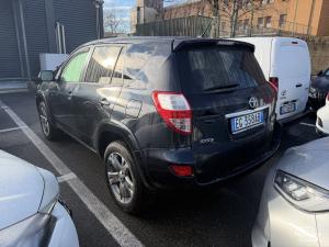 Black Toyota RAV4 2010 in Vilnius, with an engine capacity of 2.50 L and mileage of 122 thousand km for 9350 €, photo  on AUTOMOTO.COM.LV