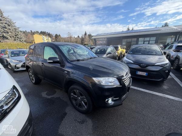 Black Toyota RAV4 2010 in Vilnius, with an engine capacity of 2.50 L and mileage of 122 thousand km for 9350 €, photo 4 on AUTOMOTO.COM.LV