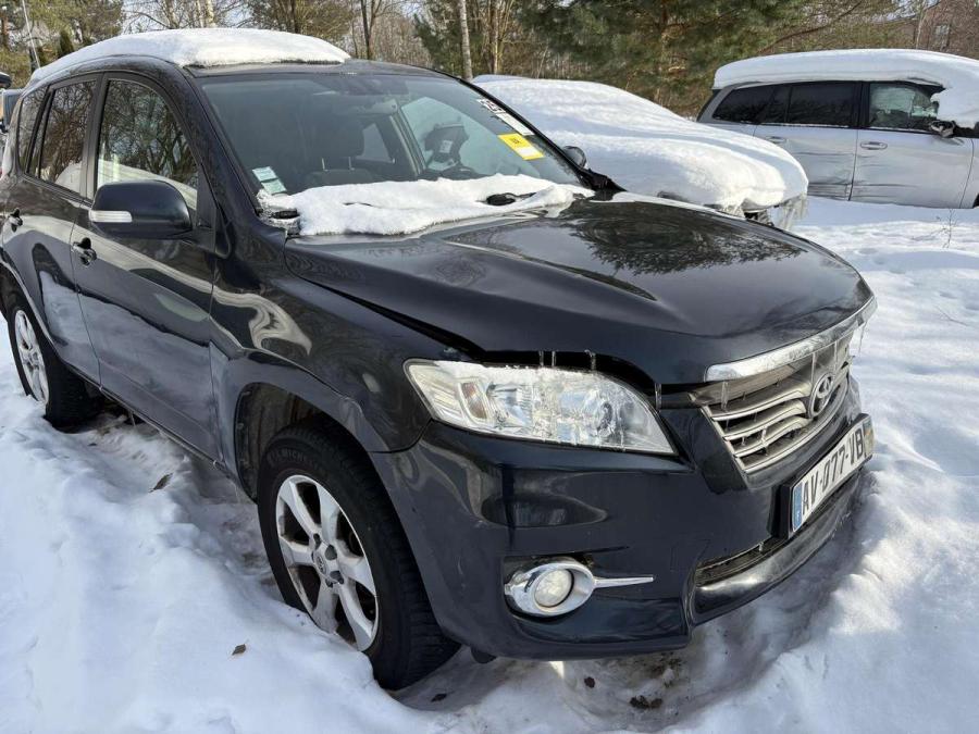 Melns Toyota RAV4 2010 Viļņa, ar dzinēja tilpumu 2.23 L un nobraukumu 290 tūkst. km par 3650 €, foto 1 vietnē AUTOMOTO.COM.LV